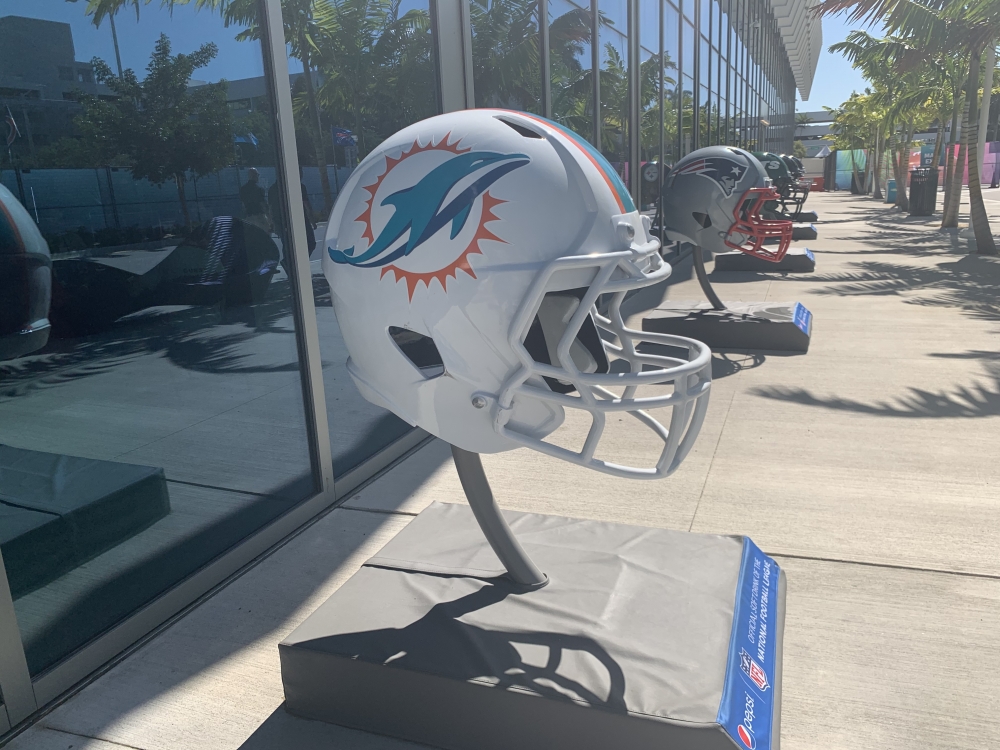 Miami Dolphins: Assistant head coach Karl Dorrell off to Colorado